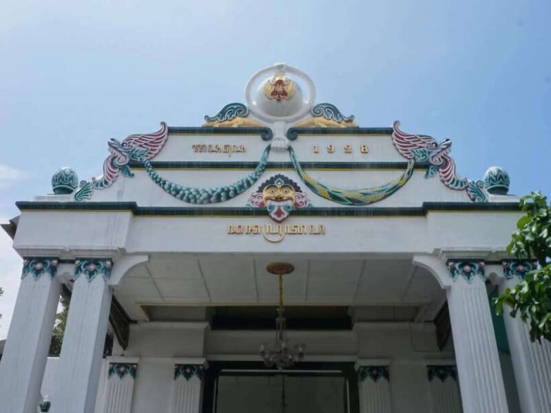 Yogyakarta: Private Royal Palace and Heritage Tour - Key Points