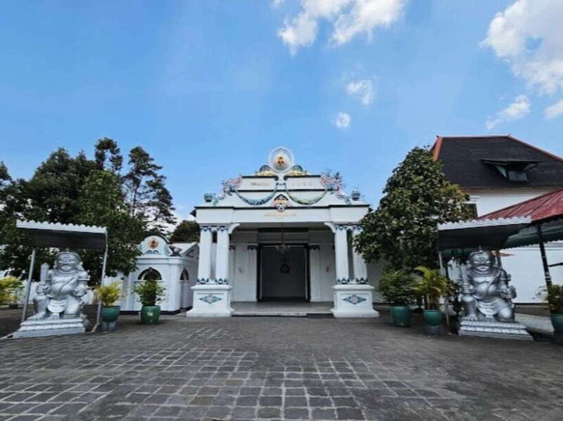 Yogyakarta Private Tour Prambanan Temple and Sultan Palace - What Sets This Tour Apart