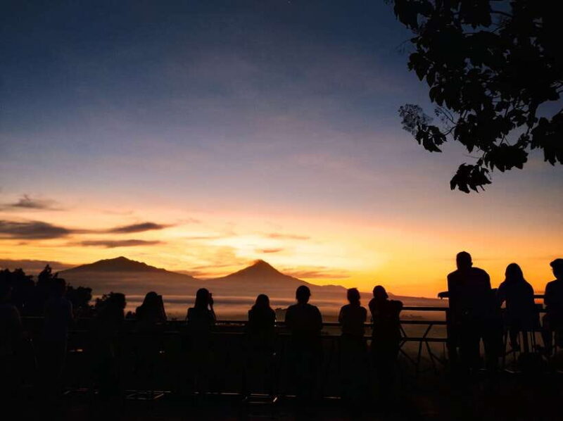 Yogyakarta: Setumbu Sunrise Borobudur Climb-up and Prambanan - Key Points