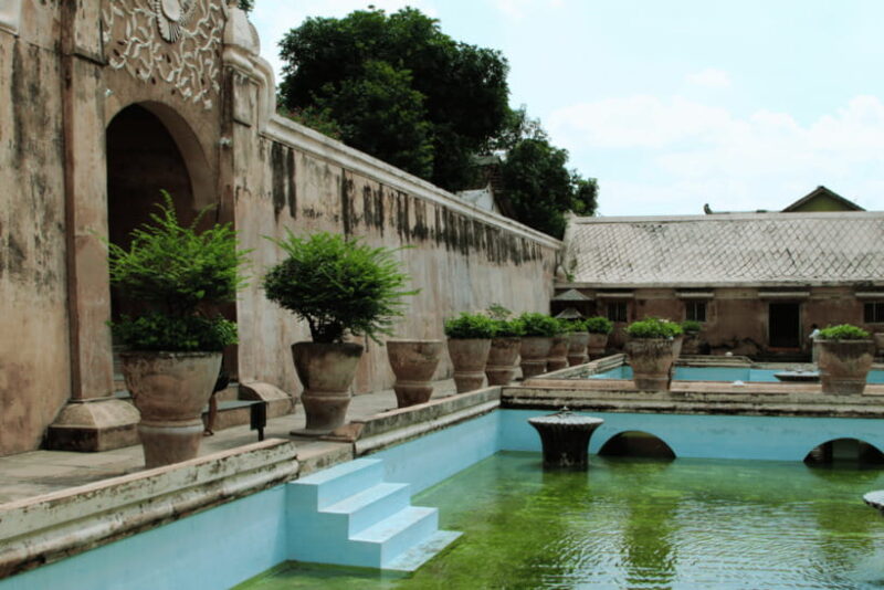 Yogyakarta: Sultan Palace & Water Castle Day Tour - The Sum Up