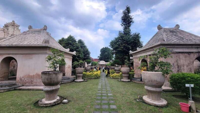 Yogyakarta: Sultan Palace, Water Castle & Mount Merapi Tour - FAQs