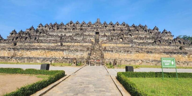 Yogyakarta: Sunrise at Borobudur Half-Day Trip with Pickup - Key Points