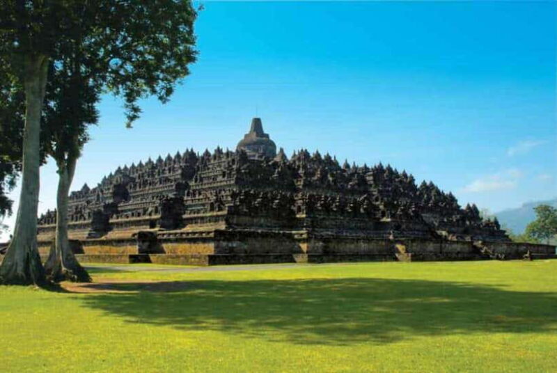 YOGYAKARTA; SUNRISE AT VIEW POINT AND BOROBUDUR CLIMB UP - Key Points