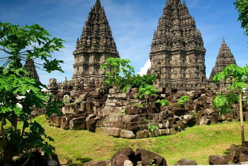 Yogyakarta: Sunrise Inside Borobudur and Prambanan Temples - Key Points
