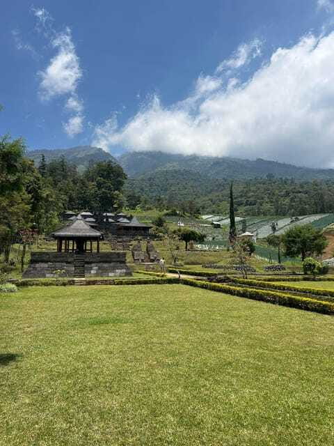 Yogyakarta : Surakarta + Sukuh temple + Cetho temple + Guide - The Value of the Experience