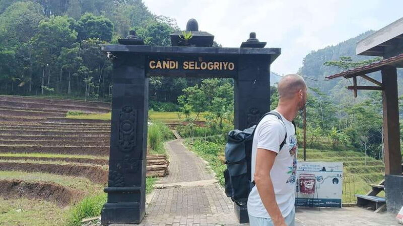 Yogyakarta : trip to Borobudur temple + Selogriyo temple - Exploring Borobudur: The Jewel of Java