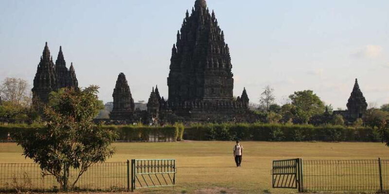 Yogyakarta:(EntranceTicketOnly)Borobudur&PrambananTempleTour - Key Points