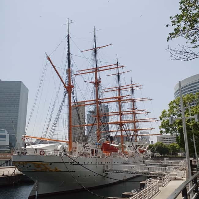 Yokohama: Tour with Coffee and Lunch - Authenticity and Value