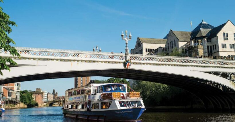 York: Daytime Sightseeing Boat Cruise with Live Commentary - Key Points