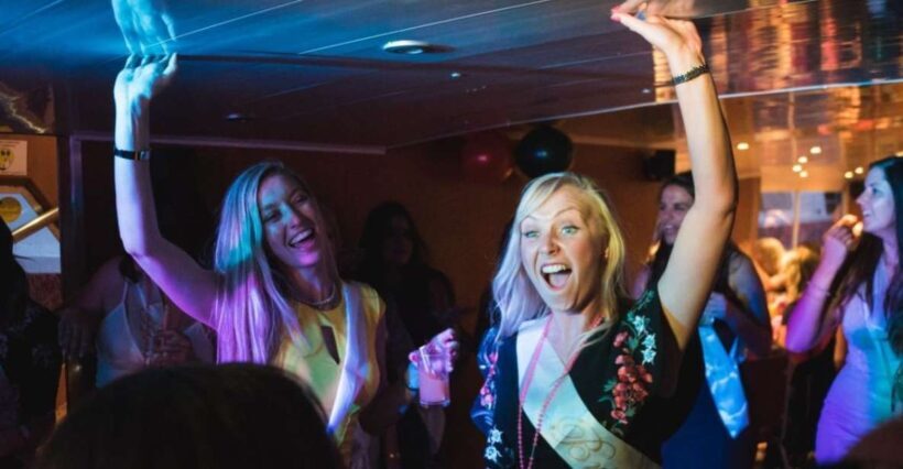 York: Party Cruise with Drink, Dinner, and DJ - Who Is It For?