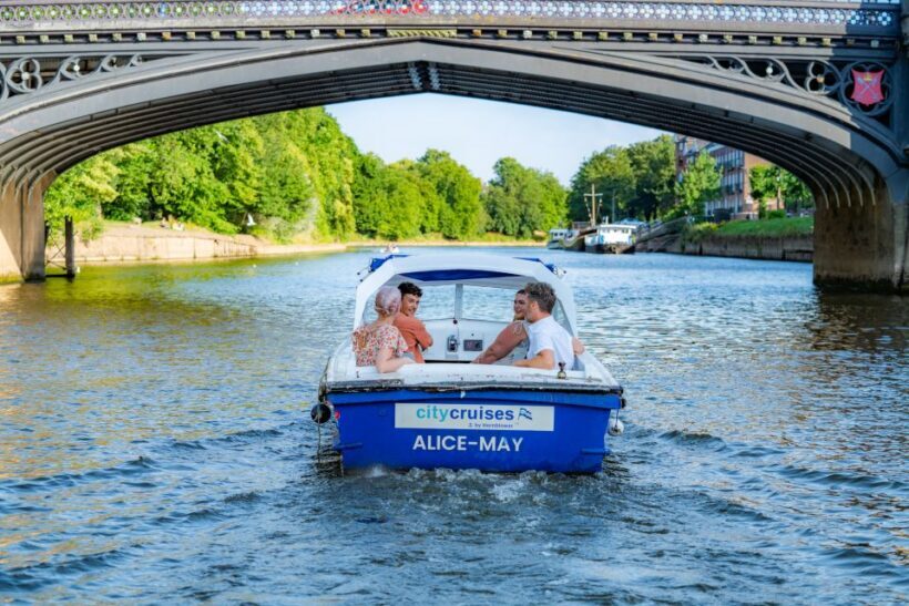 York: Self-Steer Boat Rental - The Experience From the Traveler’s Point of View