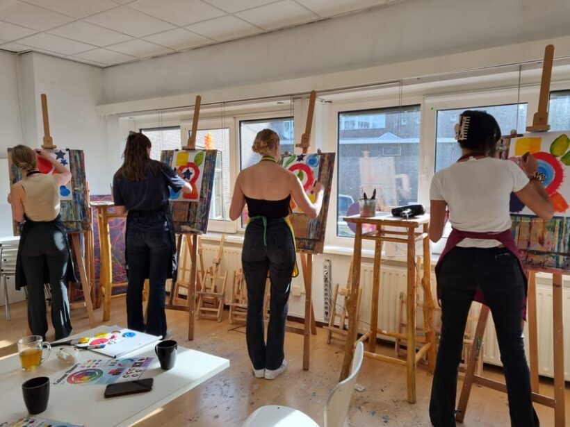 Zaandam: paint a Dutch windmill in a cosy atelier - What Makes This Experience Special