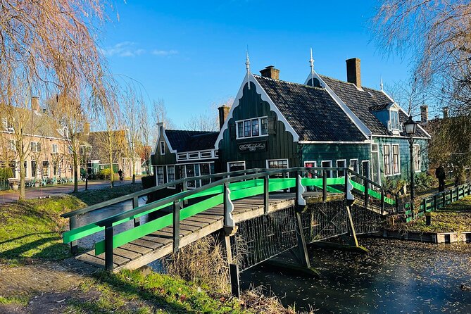 Zaanse Schans and Giethoorn Unique Day Trip With Boat Cruise - What to Expect at Zaanse Schans