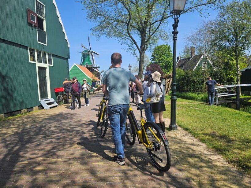 Zaanse Schans: E-bike day trip: Windmills, Cheese and Nature - The Sum Up