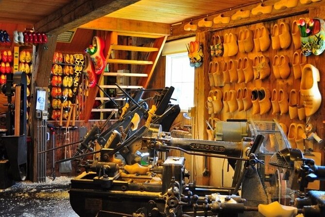 Zaanse Schans private tour Windmills 1/2 day in Jaguar S Type - FAQ