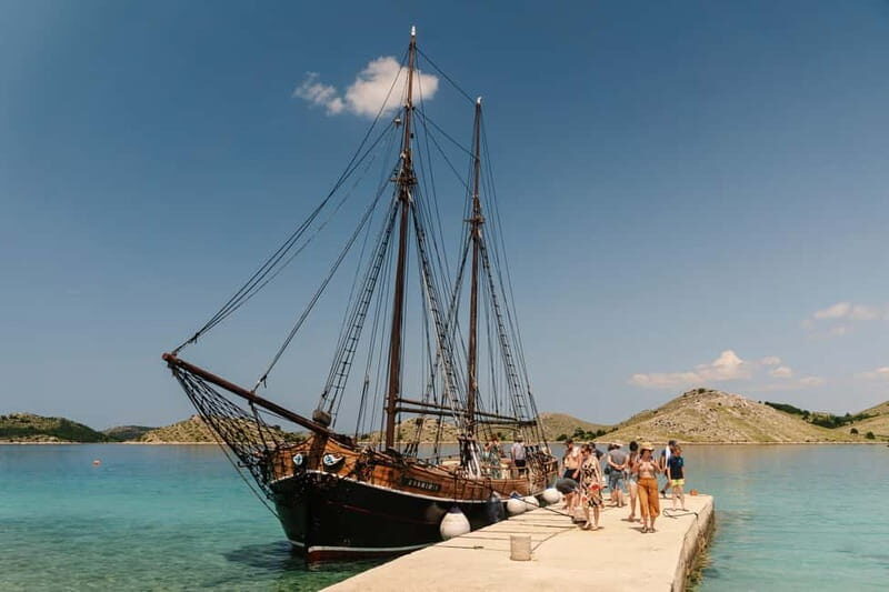 Zadar: Boat Tour with Unlimited Wine & 3 Stops - The Experience: What to Expect from Start to Finish