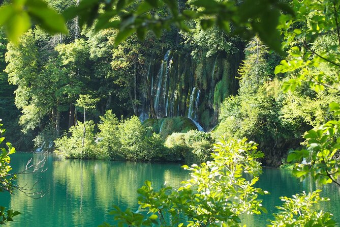 Zagreb airport or Zagreb to Split via Plitvice lakes for singles or couples - FAQ