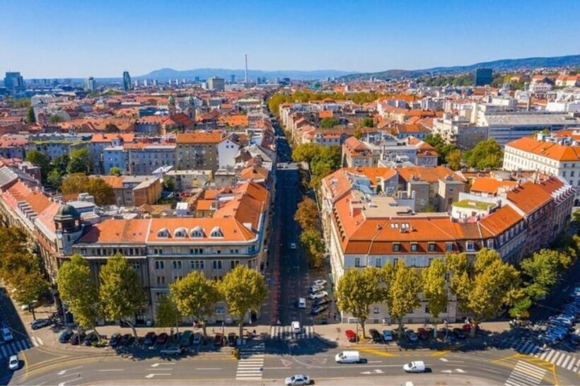 Zagreb : Must-See Attractions Walking Tour With A Guide - Making the Most of Your Experience