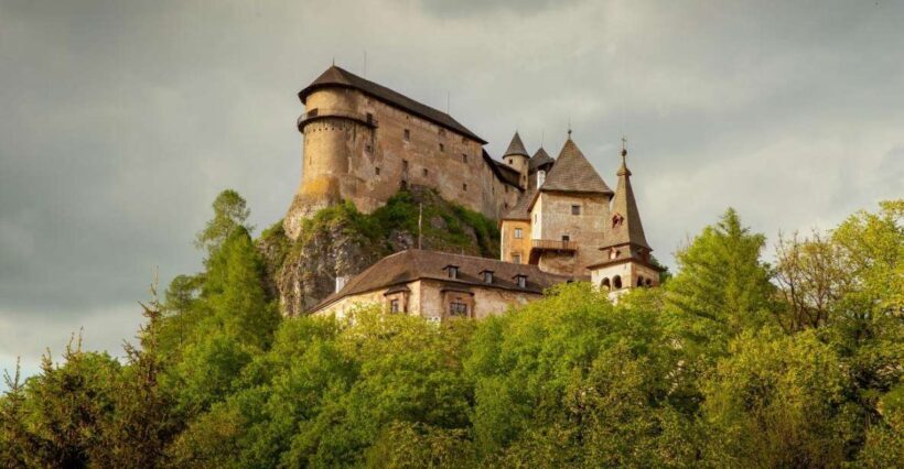 Zakopane: Oravsky Castle & Orava Village Tour - Exploring the Slovak Folk Heritage at Orava Village