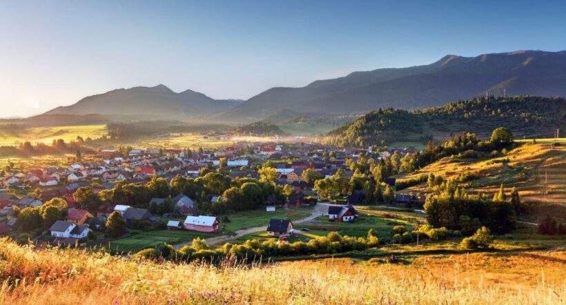 Zakopane: Oravsky Castle & Orava Village Tour - Overall Experience: Who Will Love It?