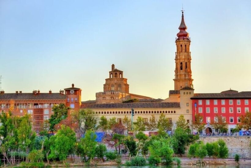 Zaragoza : Private Custom Walking Tour with a Local Guide - FAQ
