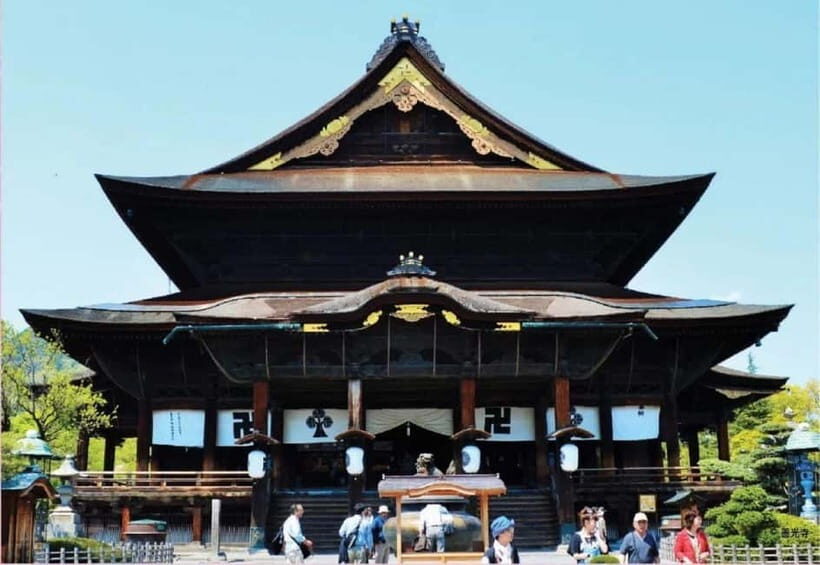 Zenkoji Tour and Tea Experience with 'Shukubo' Temple Stay - Touring Zenkoji: Secrets and Spirituality