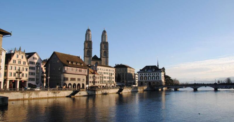 Zurich: 360° City Walk Including Hidden Spots - Uncovering Historical Anecdotes and Legends