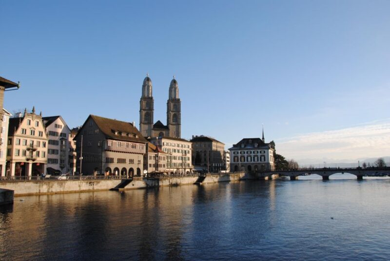 Zurich: 360° City Walk Including Hidden Spots - Discovering Famous Swiss Figures