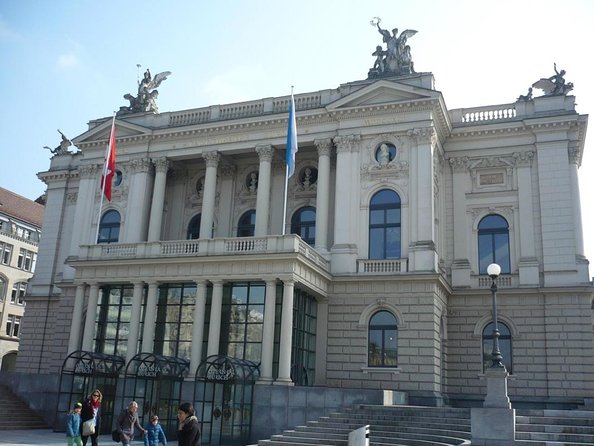 Zürich City Private Walking Tour With Optional Lake Cruise - Key Points