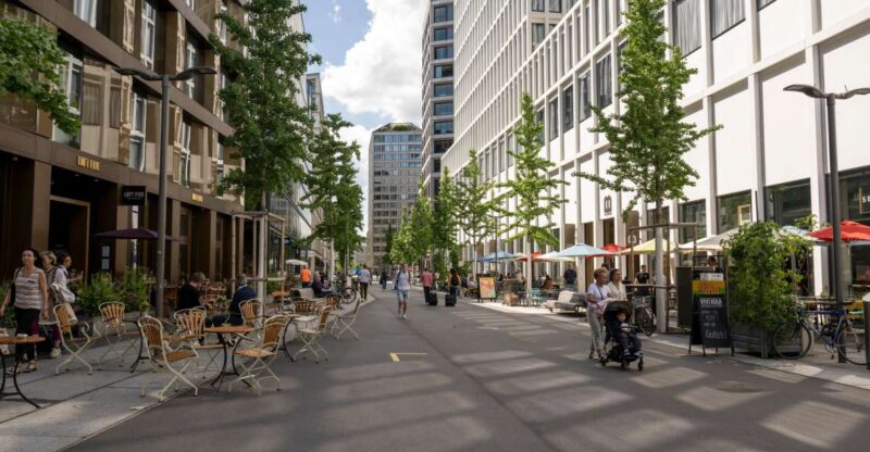 Zurich: City Walking Tour Made in Zurich - Tour Features