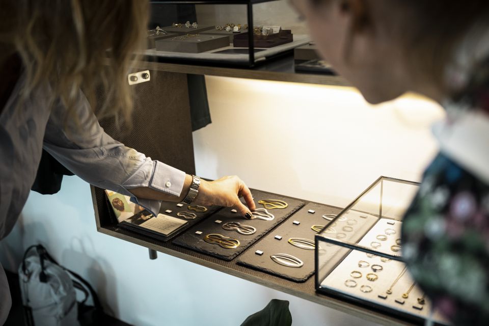 Zurich: City Walking Tour Made in Zurich - Since You Asked