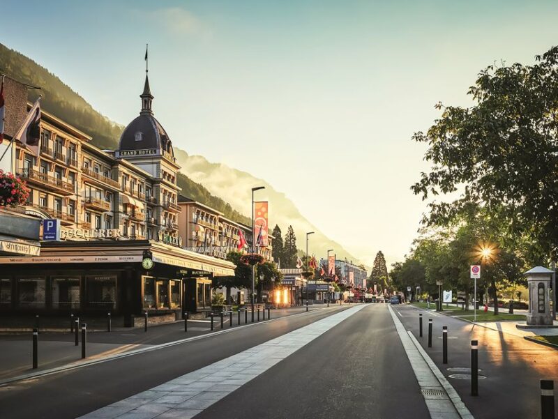 Zurich: Day Trip to Grindelwald & Interlaken by Bus & Train - Transportation and Meeting Point