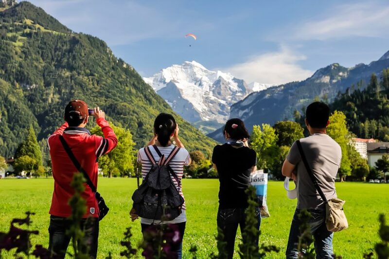 Zurich: Day Trip to Grindelwald & Interlaken by Bus & Train - Tour Guide and Customer Experience