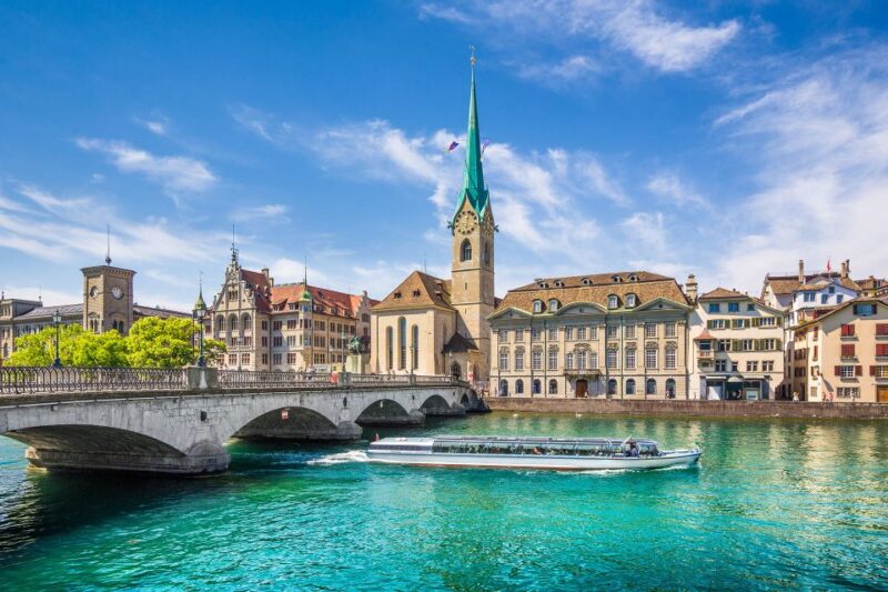 Zurich Discovery Walking Tour - Shopping Districts: Bahnhofstrasse and Paradeplatz Square