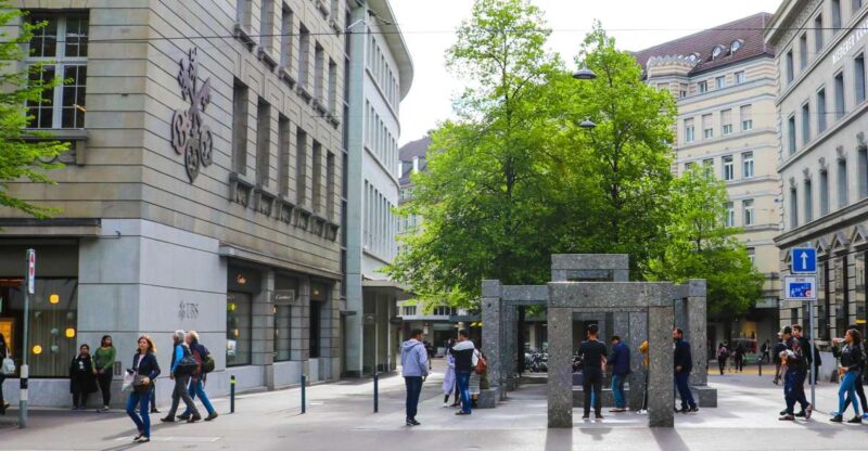 Zurich: Exclusive Swiss Banking Tour With a Local - Key Locations and Highlights