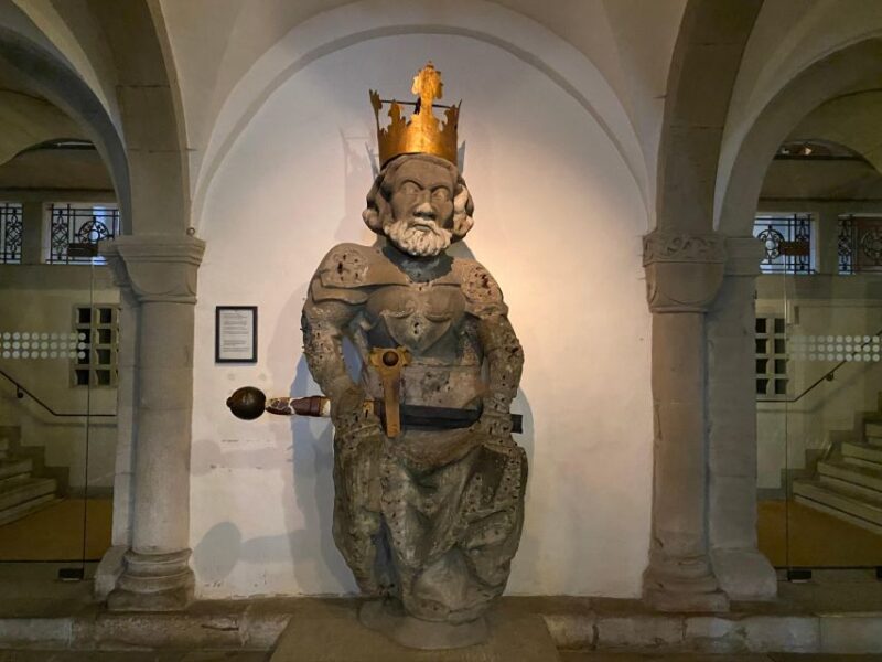 Zurich in the Mirror of the Past: Self-Guided Audio Tour - Monuments Honoring Prominent Figures