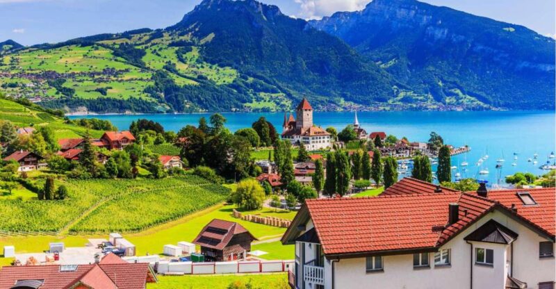 Zürich: Private Car Tour to Swiss Capital, Castles & Lakes - Explore UNESCO World Heritage-Listed Old Town of Bern