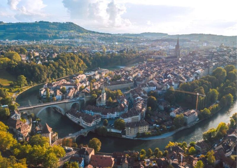 Zürich: Private Car Tour to Swiss Capital, Castles & Lakes - Experience Scenic Drive Along Riviera of Lake Thun and Brienz